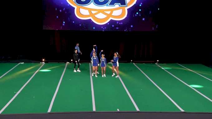 University of Delaware - Jessica Kamalsky, Amanda Sayles, Jordan ...